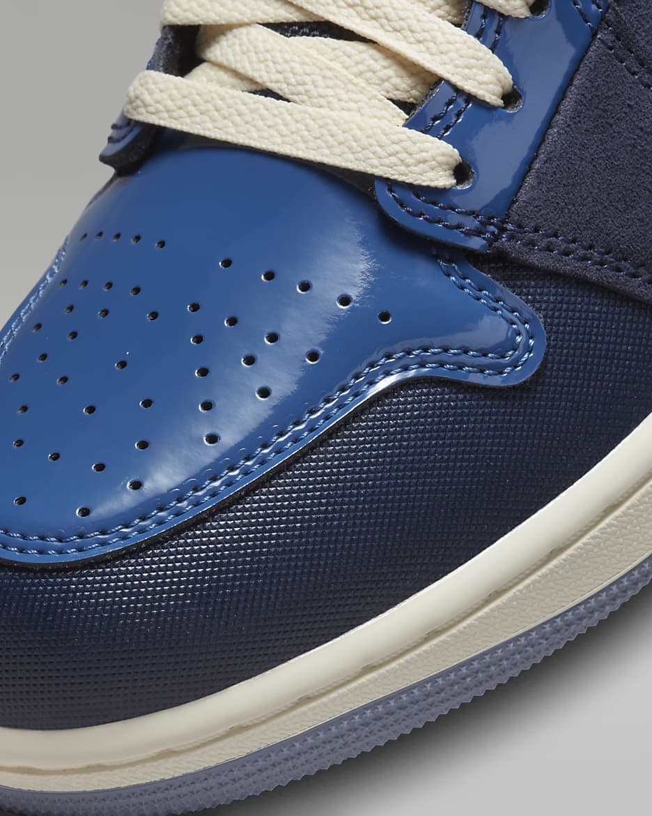 Air Jordan 1 Mid SE Craft Men's Shoes. Nike IN