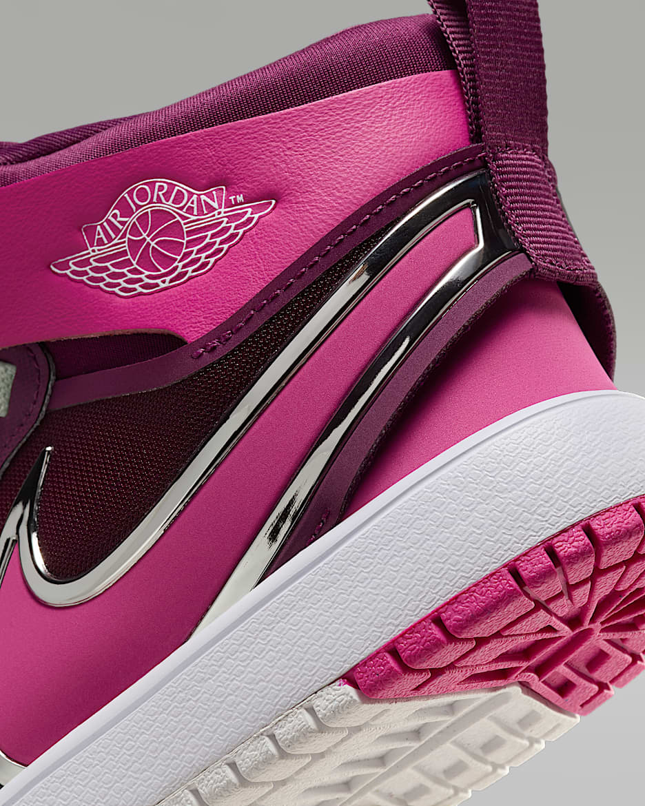 Jordan 1 Mid RM EasyOn Younger Kids' Shoes. Nike UK