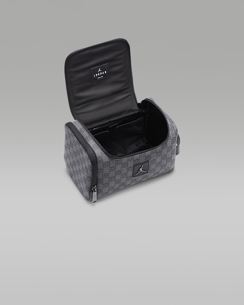 Jordan Monogram Dopp Kit (5.9L). Nike LU