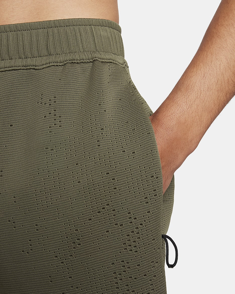 Nike A.P.S. Vielseitige Therma-FIT-Hose für Herren. Nike AT