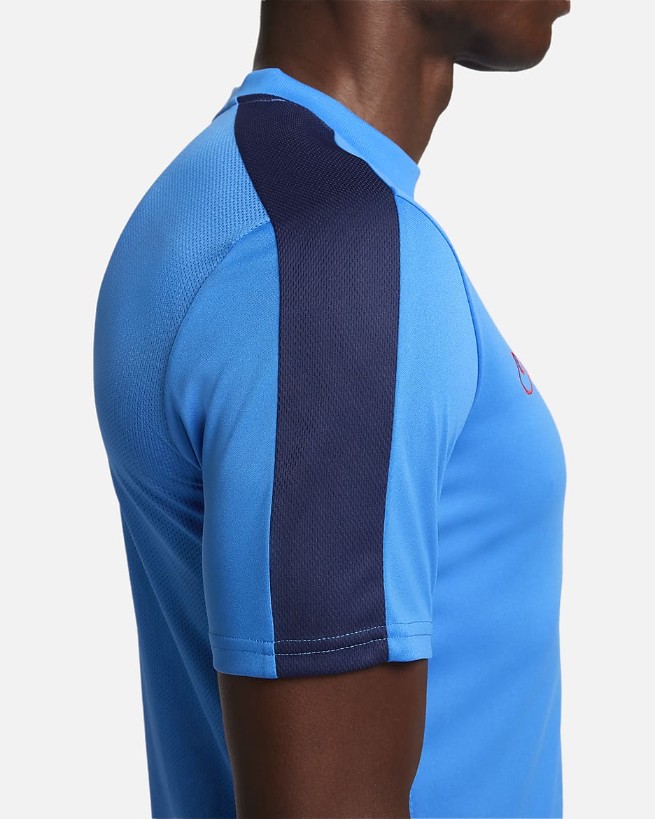 Nike Academy Men's Dri-FIT Short-Sleeve Football Top. Nike LU
