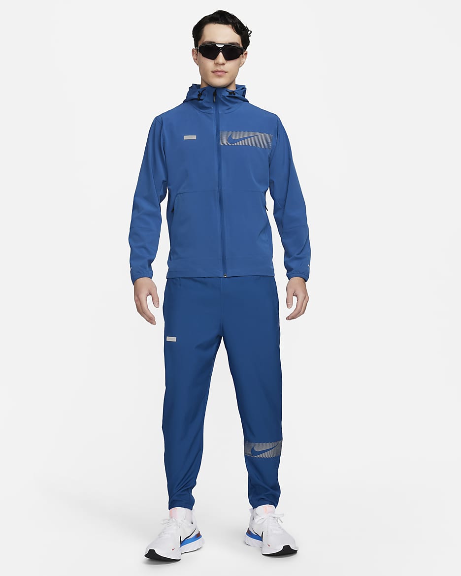 Nike Unlimited Men's Repel Hooded Versatile Jacket. Nike IN