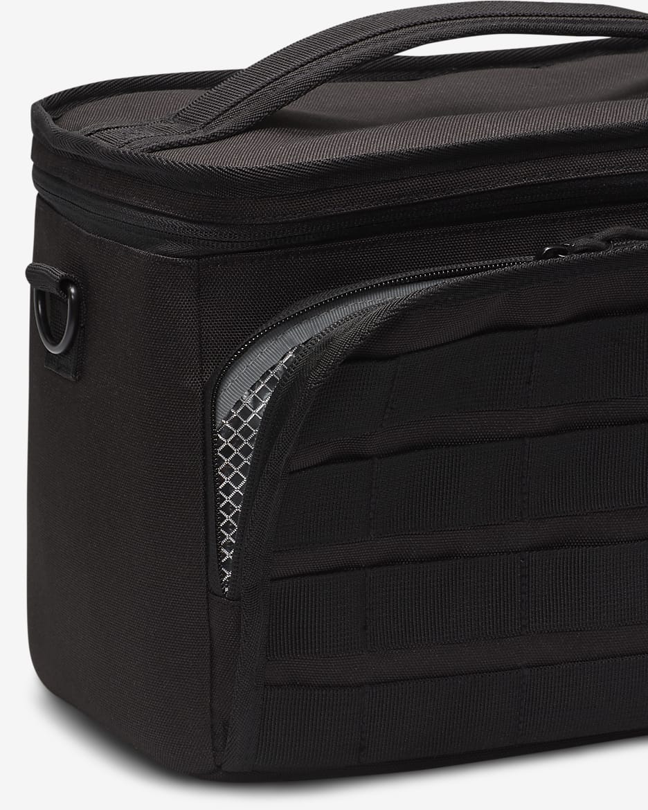 Nike Sportswear Plus Lunch Bag (9L). Nike.com