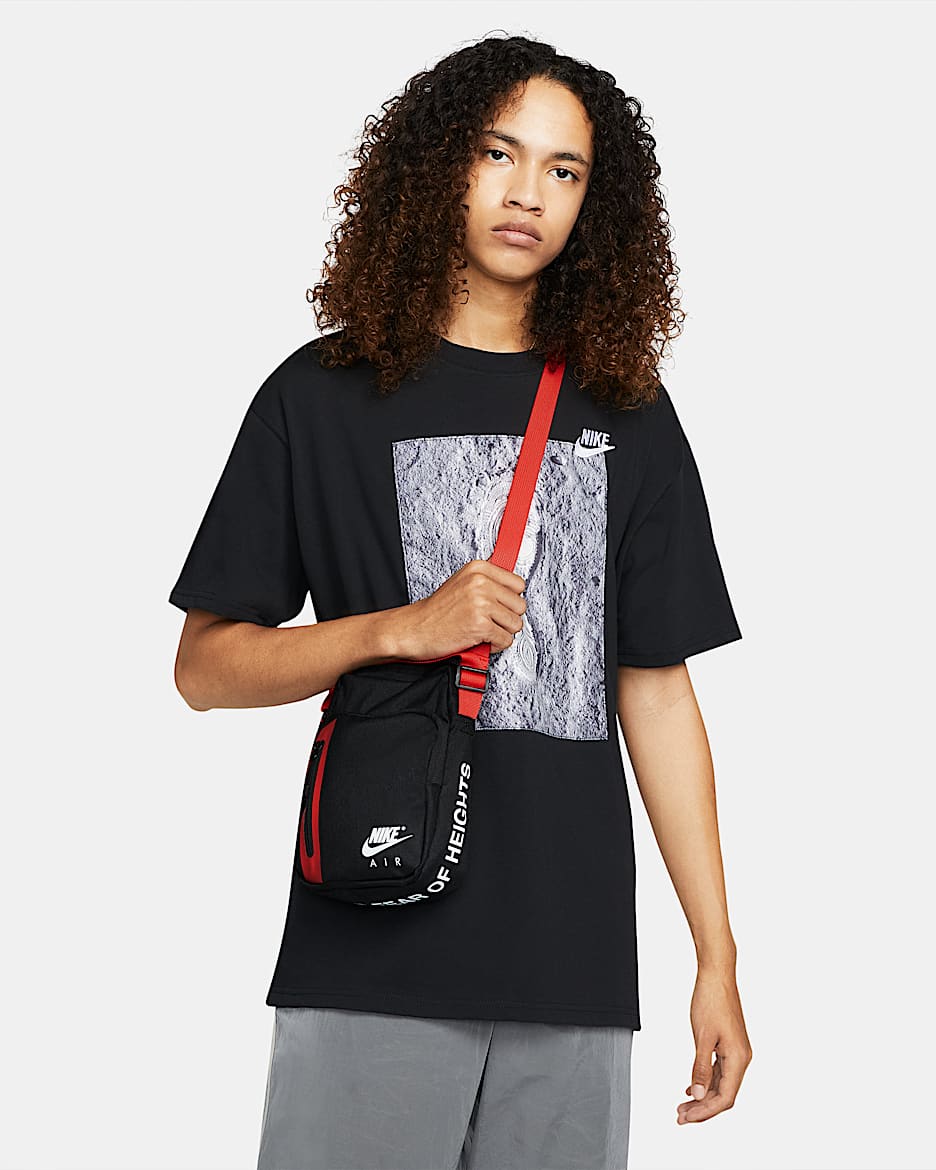 Nike Tech Cross-Body Bag (4L). Nike VN