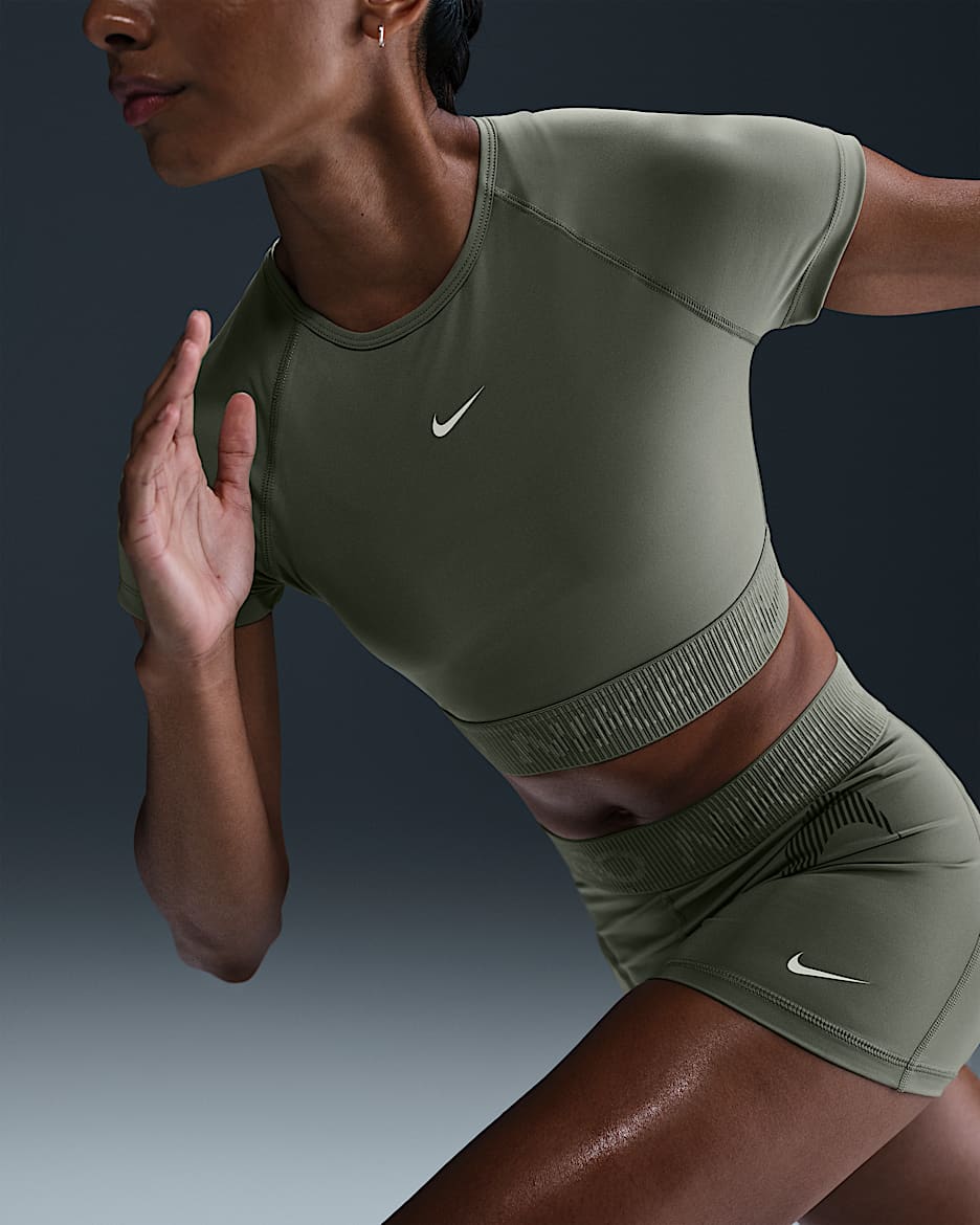 Nike Pro Women's Dri-FIT Short-Sleeve Cropped Graphic Top. Nike UK