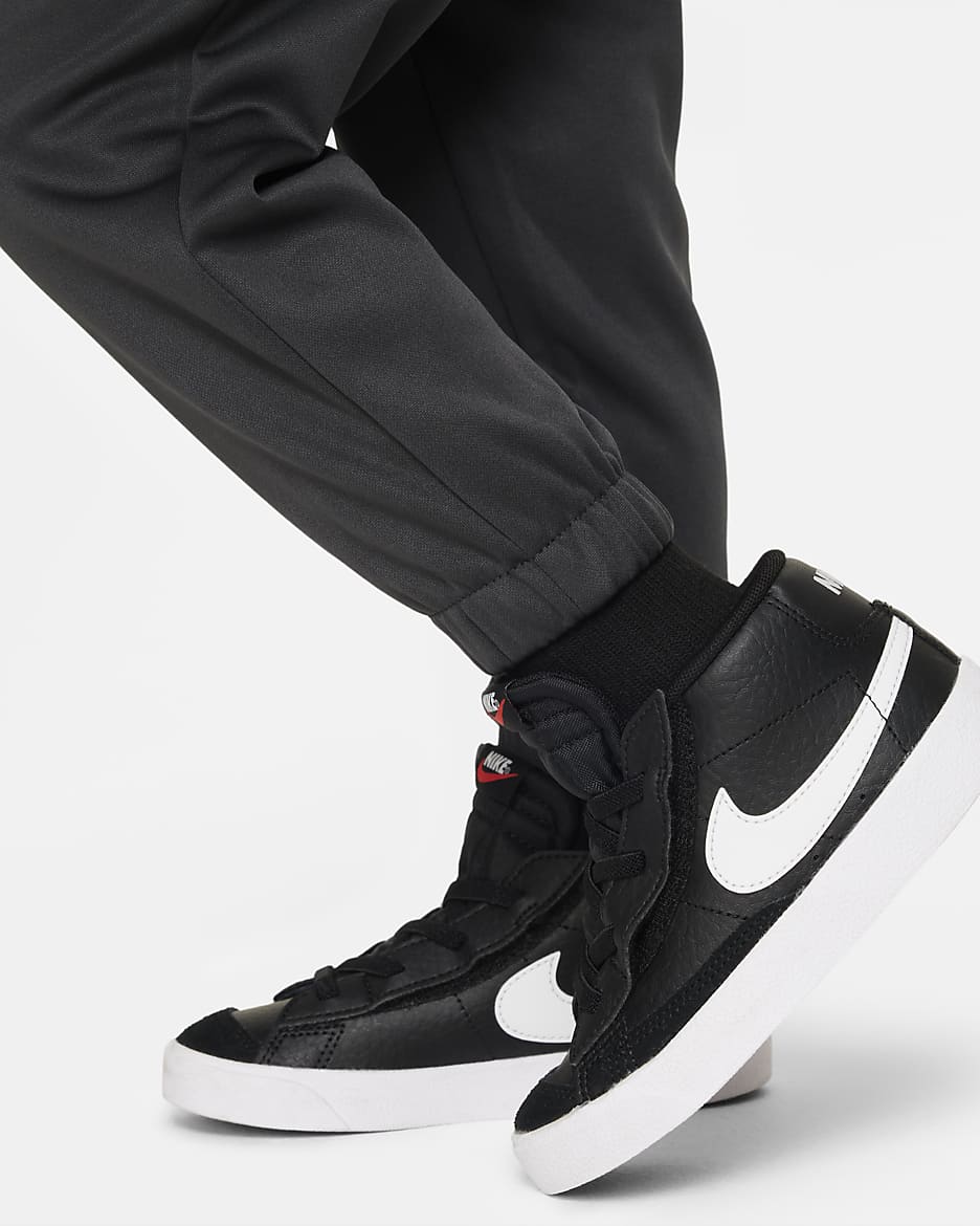 Conjunto de entrenamiento Dri-FIT de 2 piezas para bebé Nike Sportswear Lifestyle Essentials ...