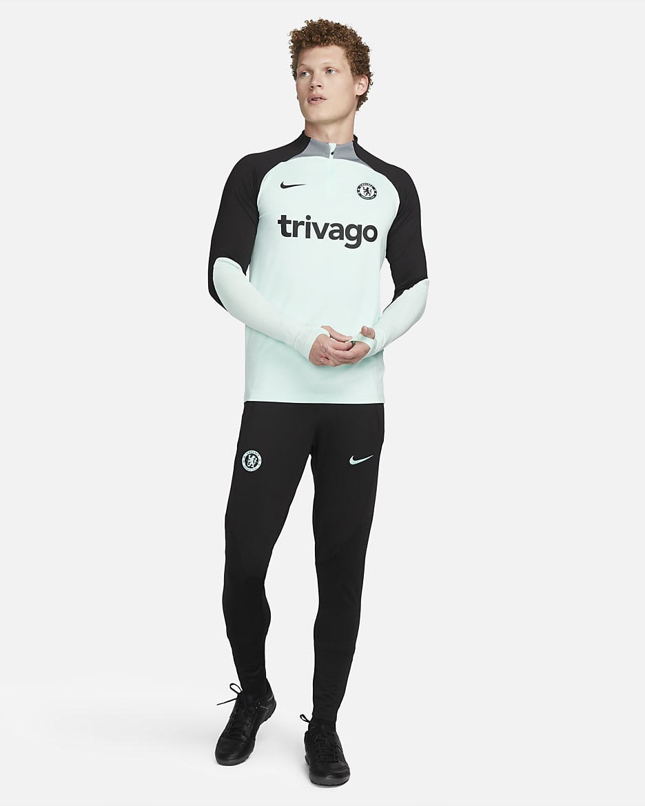 Chelsea F.C. Strike Men's Nike Dri-FIT Knit Football Drill Top. Nike DK