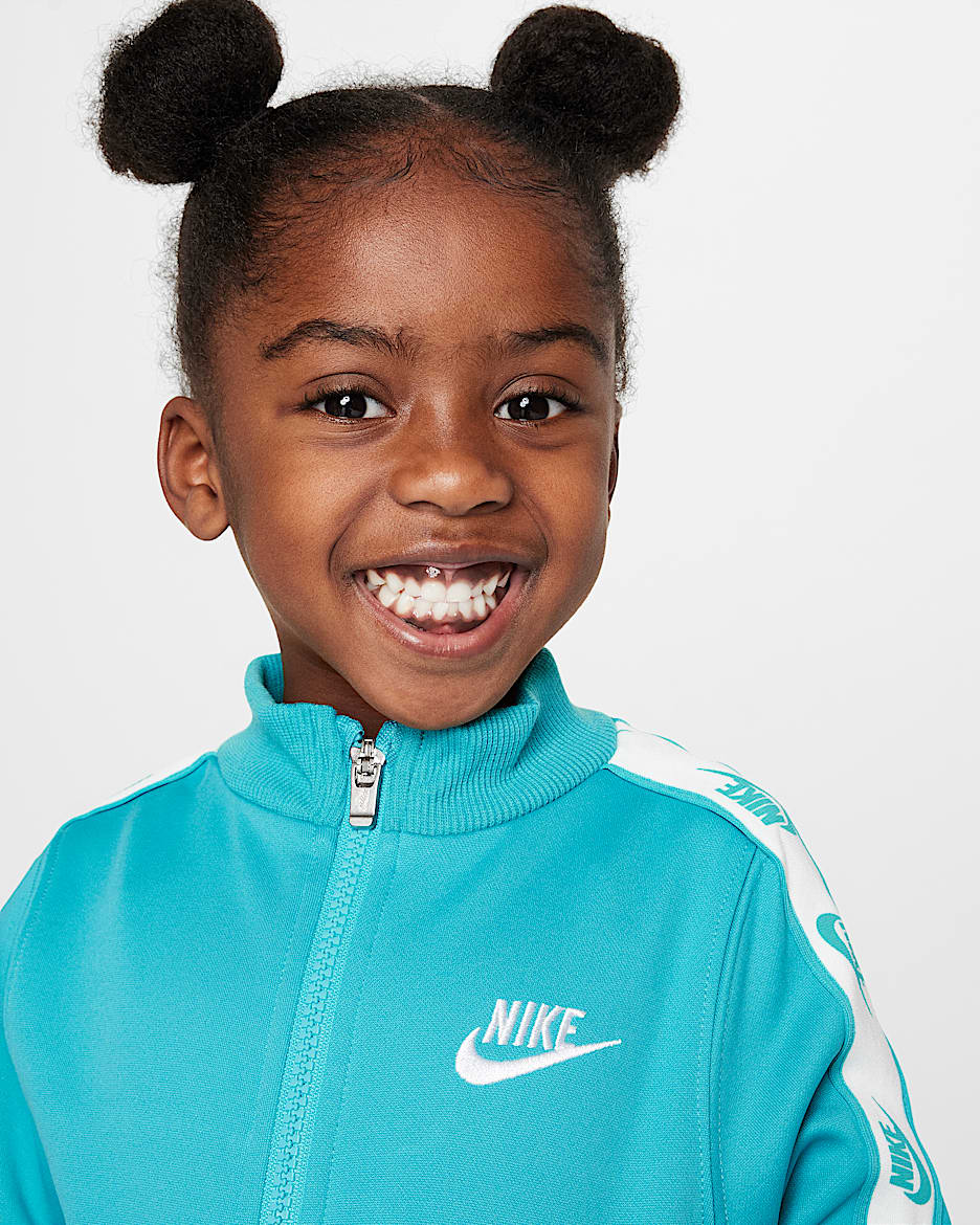 Conjunto de 2 piezas con cierre completo Logo Taping infantil Nike Dri-FIT. Nike.com