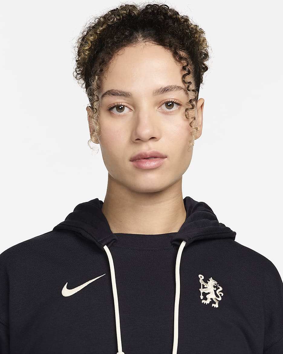 Chelsea F.C. Standard Issue Women's Nike Dri-FIT Football Graphic Pullover Hoodie. Nike NL