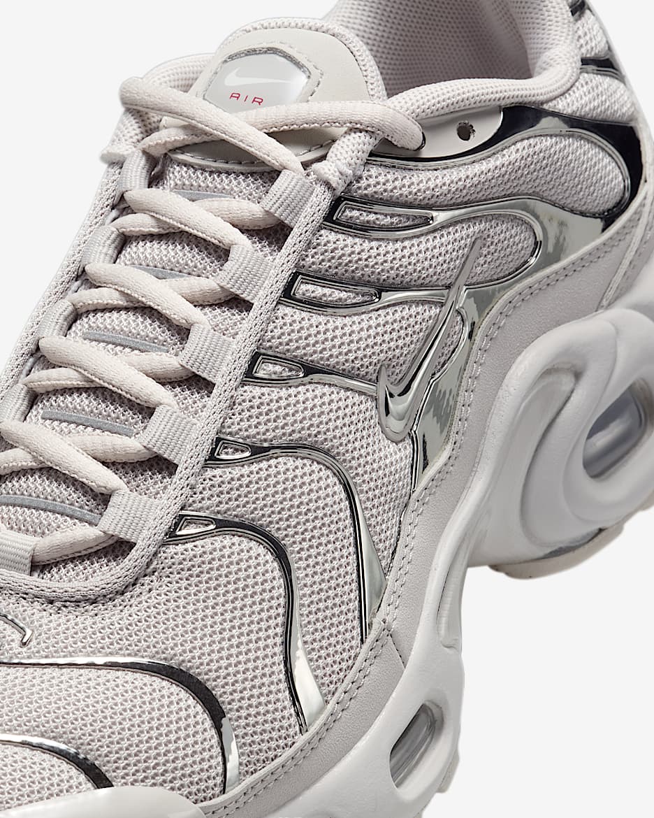 Nike Air Max Plus Older Kids' Shoes. Nike IL