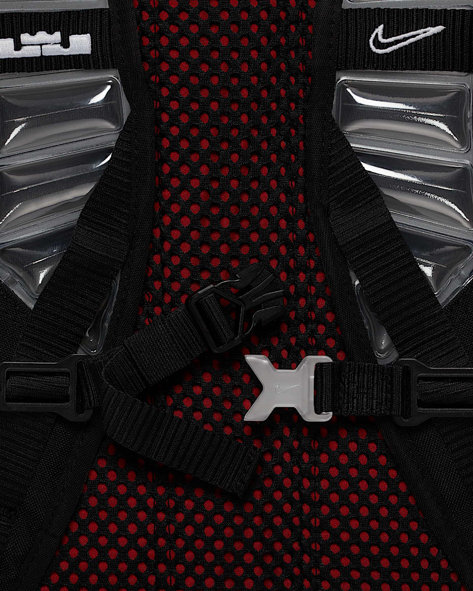 LeBron 背包 (25 公升)。Nike TW