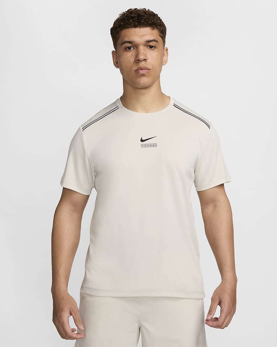 Nike Miler Kurzarm-Laufoberteil mit Grafik für Herren. Nike CH