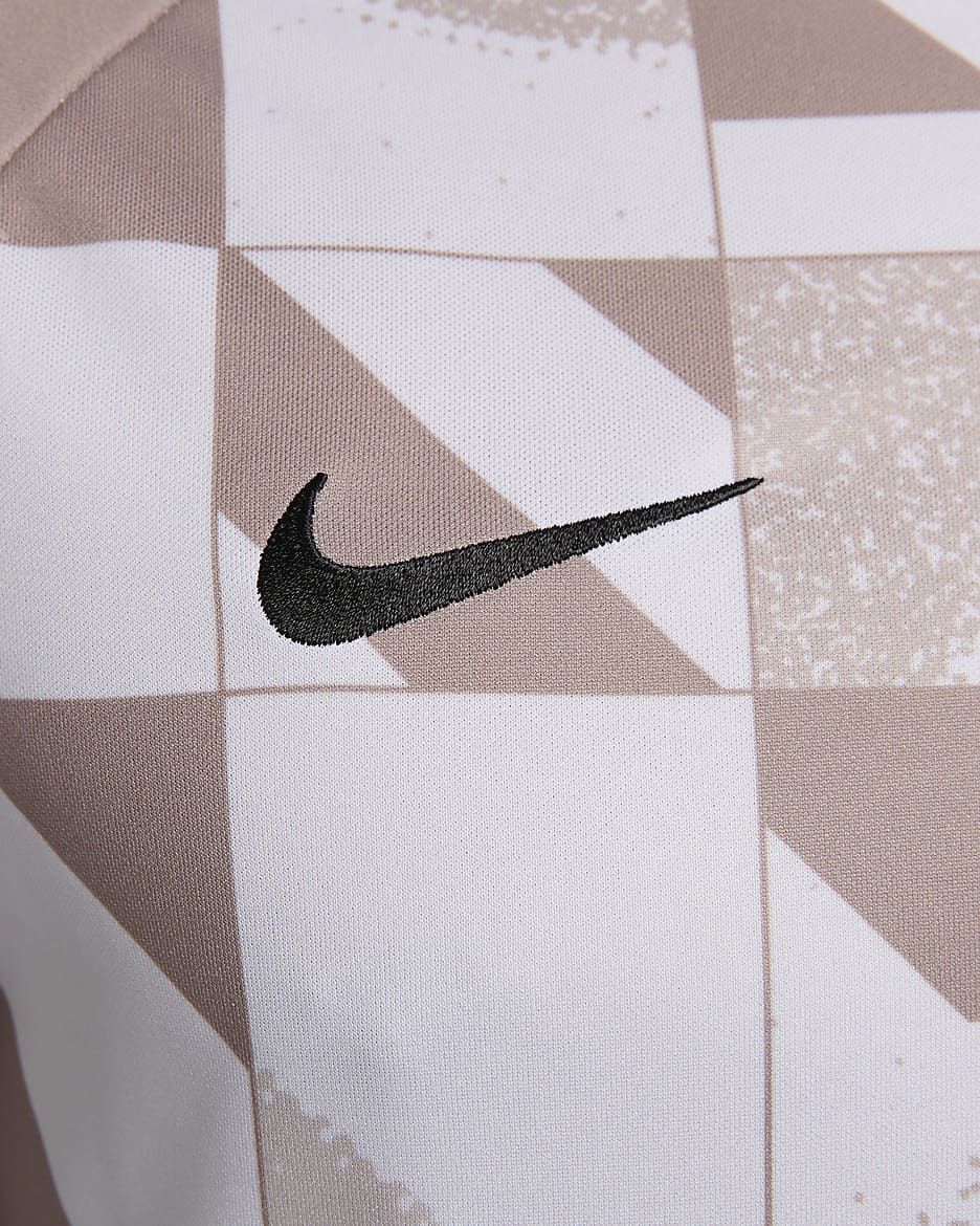Playera de fútbol de manga corta Nike Dri-FIT para antes del partido ...