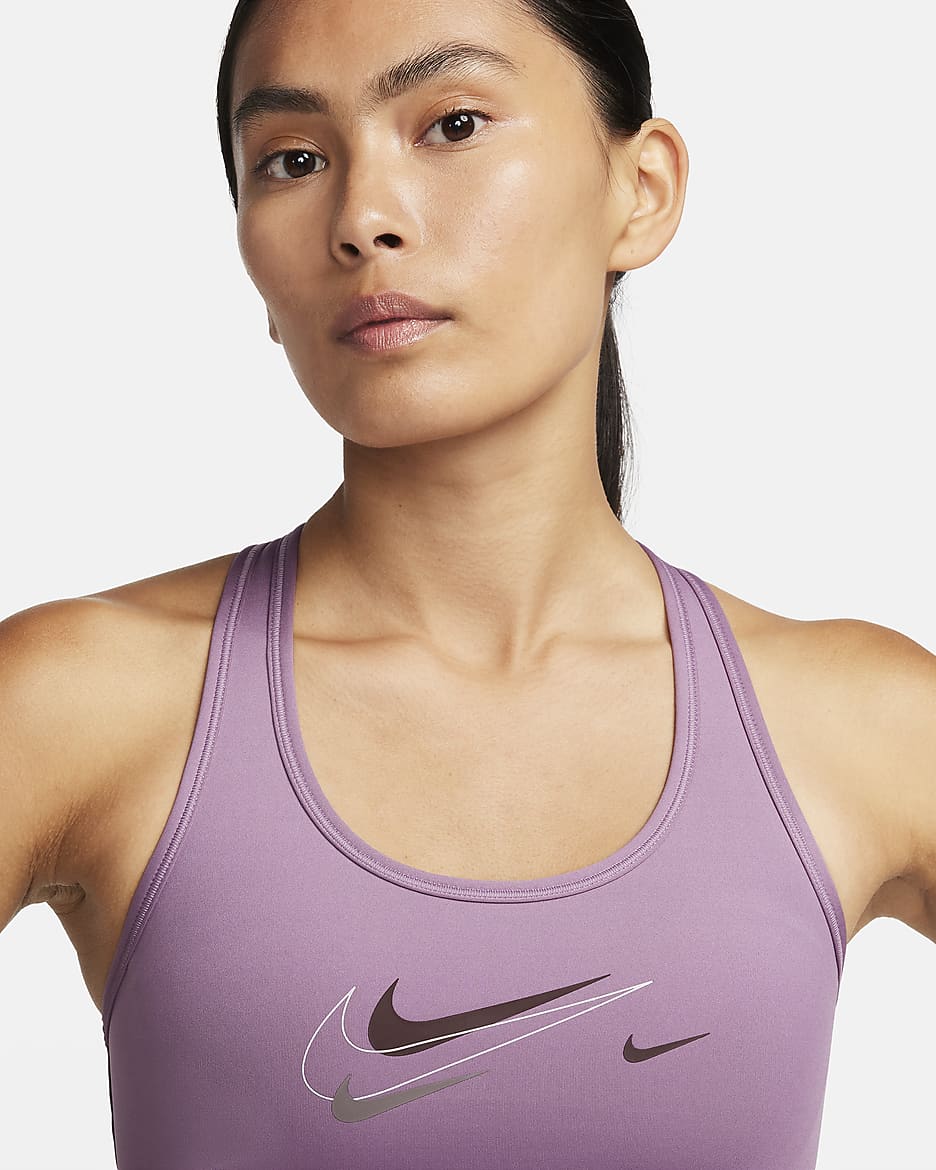 Nike Swoosh 女款中度支撐型襯墊運動內衣。nike Tw