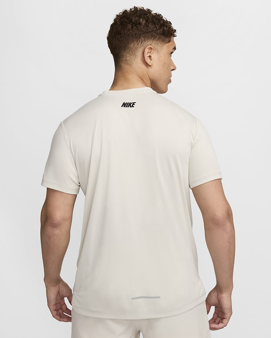 Nike Miler Kurzarm-Laufoberteil mit Grafik für Herren. Nike CH