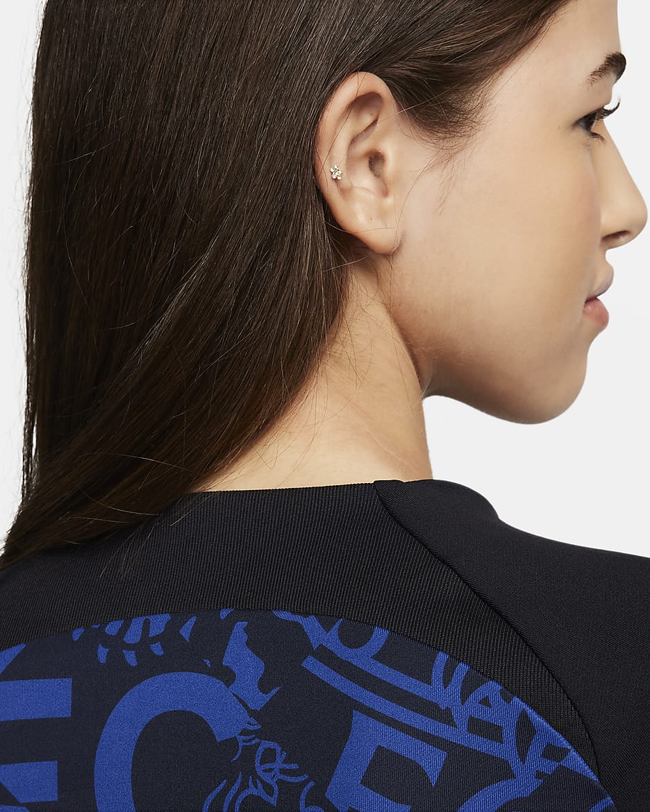 Chelsea F.C. Strike Women's Nike Dri-FIT Football Crew-Neck Drill Top. Nike NL