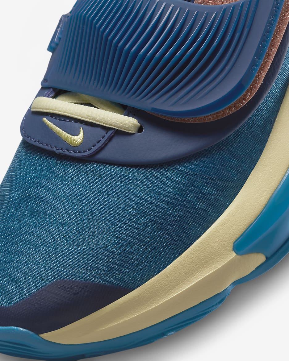 Freak 3 Basketball Shoes. Nike UK