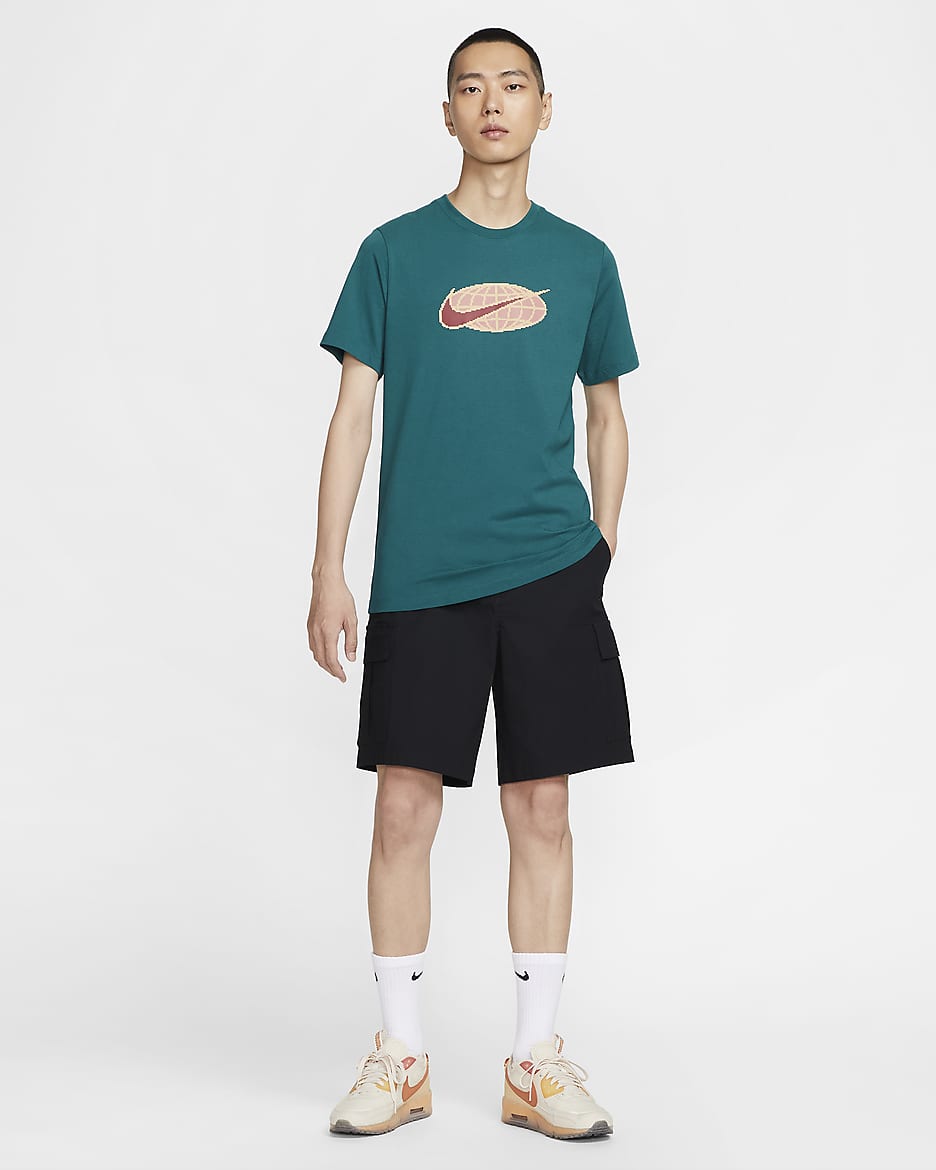 Nike Sportswear 男款 T 恤。Nike TW
