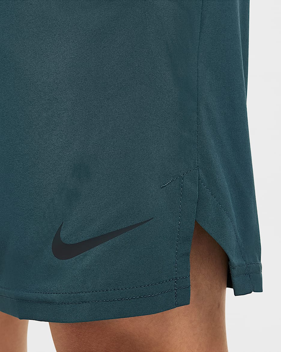 Nike Pro Dri-FIT Flex Vent Max 男款 8" 訓練短褲。Nike TW