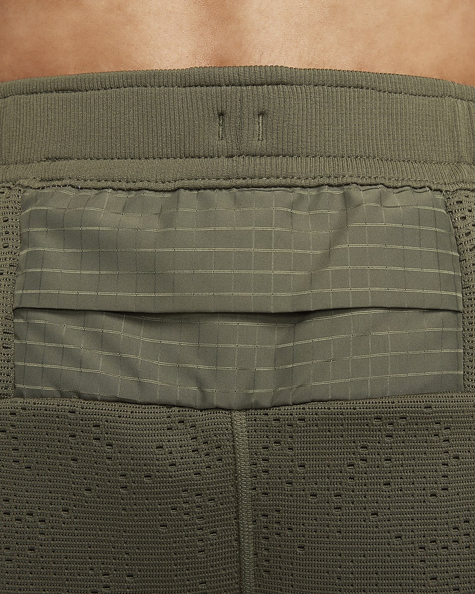Nike A.P.S. Vielseitige Therma-FIT-Hose für Herren. Nike AT