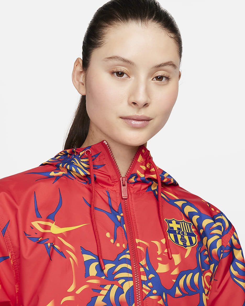 F.C. Barcelona Essential Women's Nike Football Repel Hooded Jacket. Nike NL