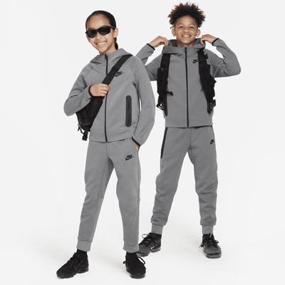 Nike Sportswear Tech Fleece Older Kids' (Boys') Winterized Full-Zip Hoodie. Nike BE