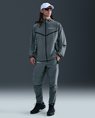 FC Barcelona Tech Men's Nike Football Woven Trousers. Nike SI