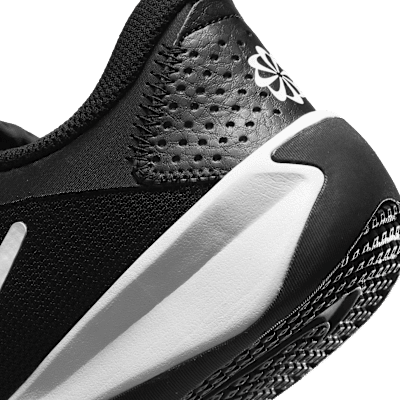 Nike Omni Multi-Court Older Kids' Indoor Court Shoes. Nike LU