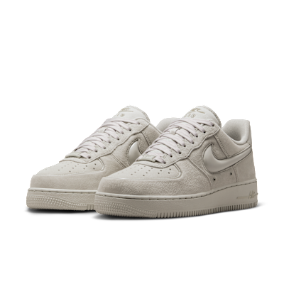 Chaussure Nike Air Force 1 '07 pour femme. Nike CA