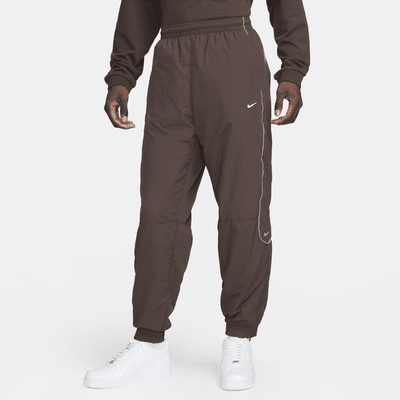 Trackpants Nike Solo Swoosh för män. Nike SE