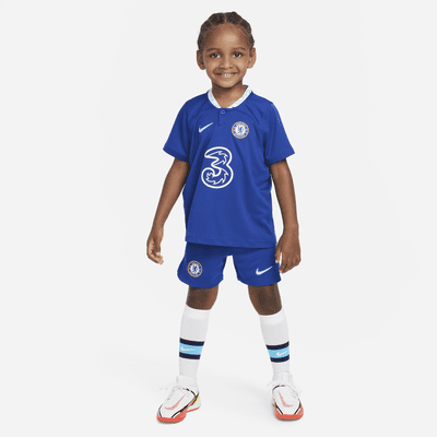Chelsea F.C. 2022/23 Home Younger Kids' Football Kit. Nike LU
