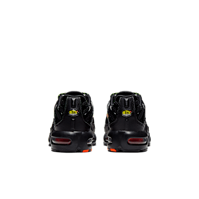Nike Air Max Plus Older Kids' Shoe. Nike IE
