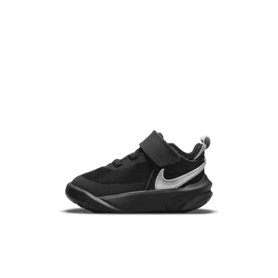 Nike Team Hustle D 10-sko til babyer/småbørn. Nike DK