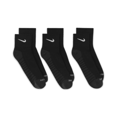 Nike Everyday Max Cushioned Training Ankle Socks (3 Pairs). Nike CZ