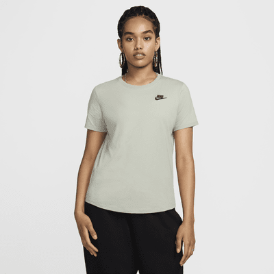 Nike Sportswear Club Essentials Damen-T-Shirt. Nike LU