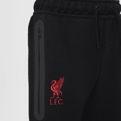 Liverpool F.C. Tech Fleece Older Kids' (Boys') Nike Football Pants. Nike CA