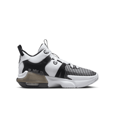 LeBron Witness 7 Older Kids' Basketball Shoes. Nike MY