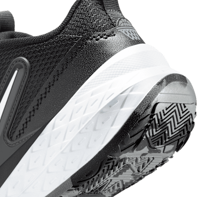 Nike Team Hustle D 12 Younger Kids' Shoes. Nike SG