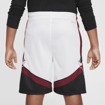 Chicago Bulls Older Kids' Nike Dri-FIT NBA Swingman Shorts. Nike NL