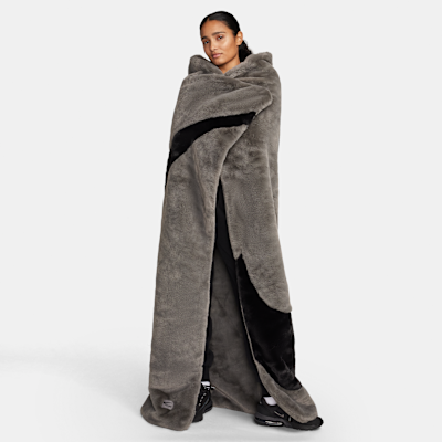 Nike Sportswear Faux Fur Blanket. Nike HR