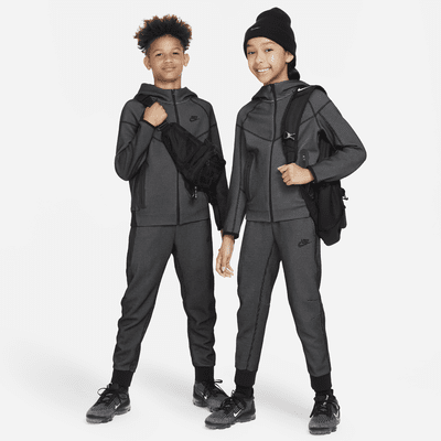 Nike Sportswear Tech Fleece Older Kids' (Boys') Winterized Full-Zip Hoodie. Nike SI