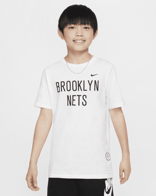 Brooklyn Nets Essential Older Kids' (Boys') Nike NBA T-Shirt. Nike CZ