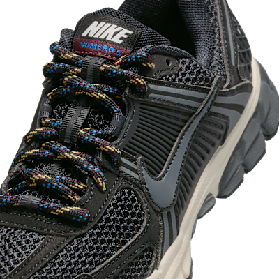 Nike Vomero 5 Older Kids' Shoes with Reflective Design Accents. Nike CH