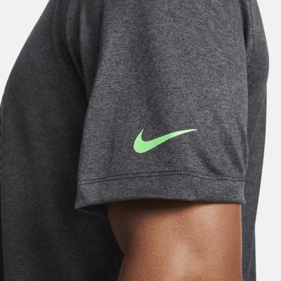 Liverpool FC 男款 Nike 足球 T 恤。Nike TW