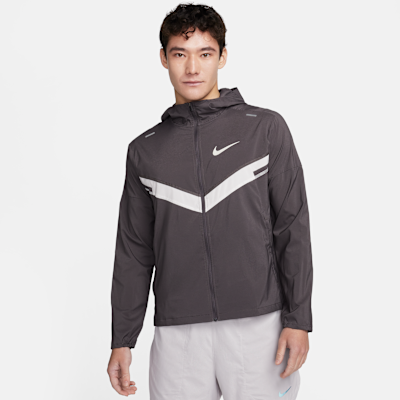 Nike Repel Windrunner 男款 UV 跑步外套。Nike TW