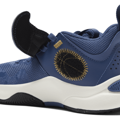 Nike Team Hustle D 11 Younger Kids' Shoes. Nike ID