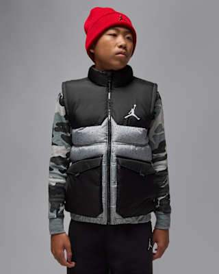 Péřová vesta Jordan pro větší děti. Nike CZ