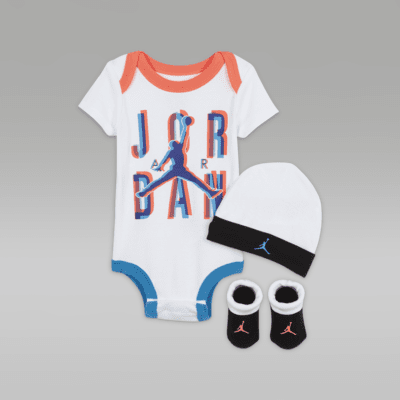 Conjunto de tres piezas para bebé Jordan. Nike.com