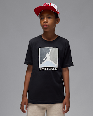 Jordan Flight Essentials Older Kids' Boxed Logo 3.0 T-Shirt. Nike IE