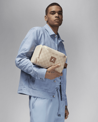 Jordan Monogram Dopp Kit (5.9L). Nike NL